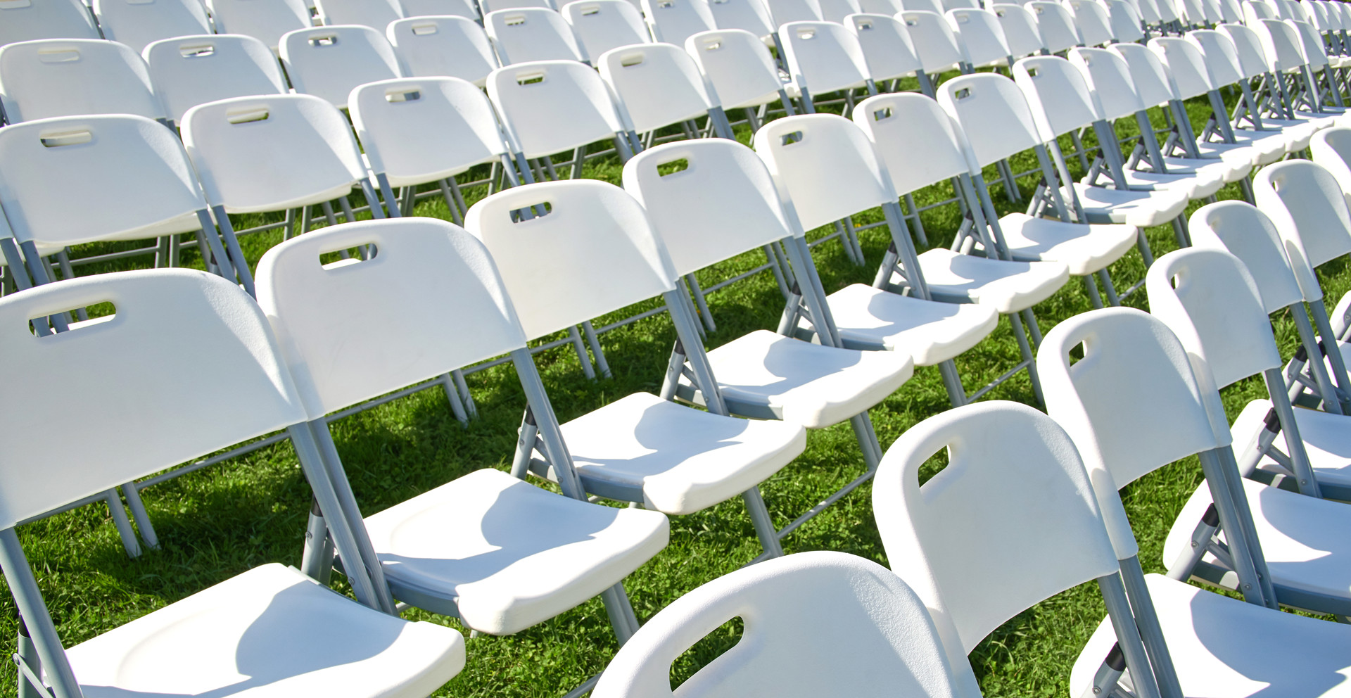 Unfolding the Craft: The Art of Blow-Molded Plastic Folding Chairs