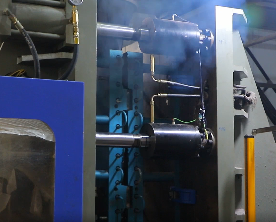 Unveiling the Production Process of Injection Molding Plastic Folding ...